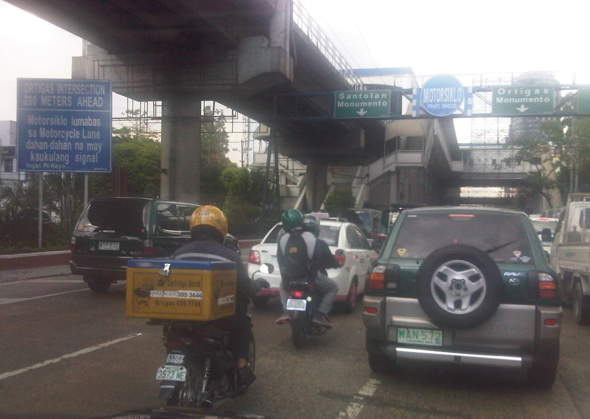 Scenes along EDSA « Caught (up) in traffic