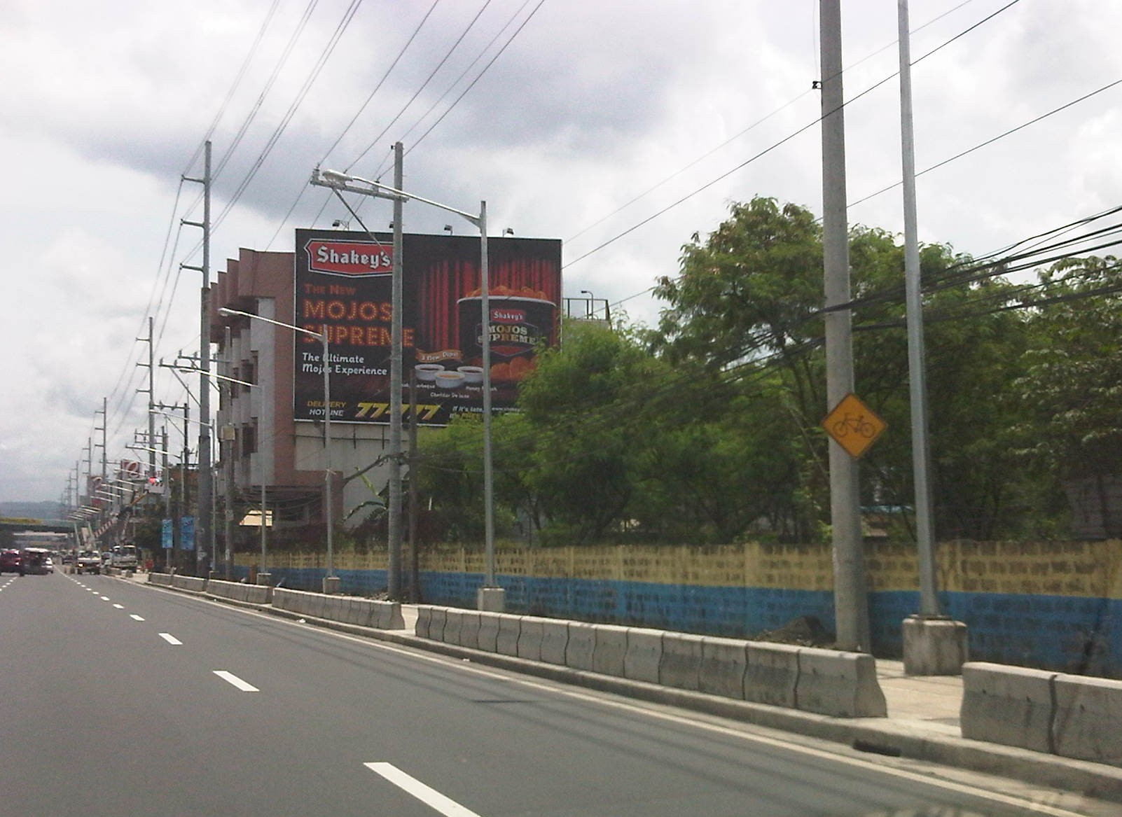 Eastbound walk along Marcos Highway « Caught (up) in traffic