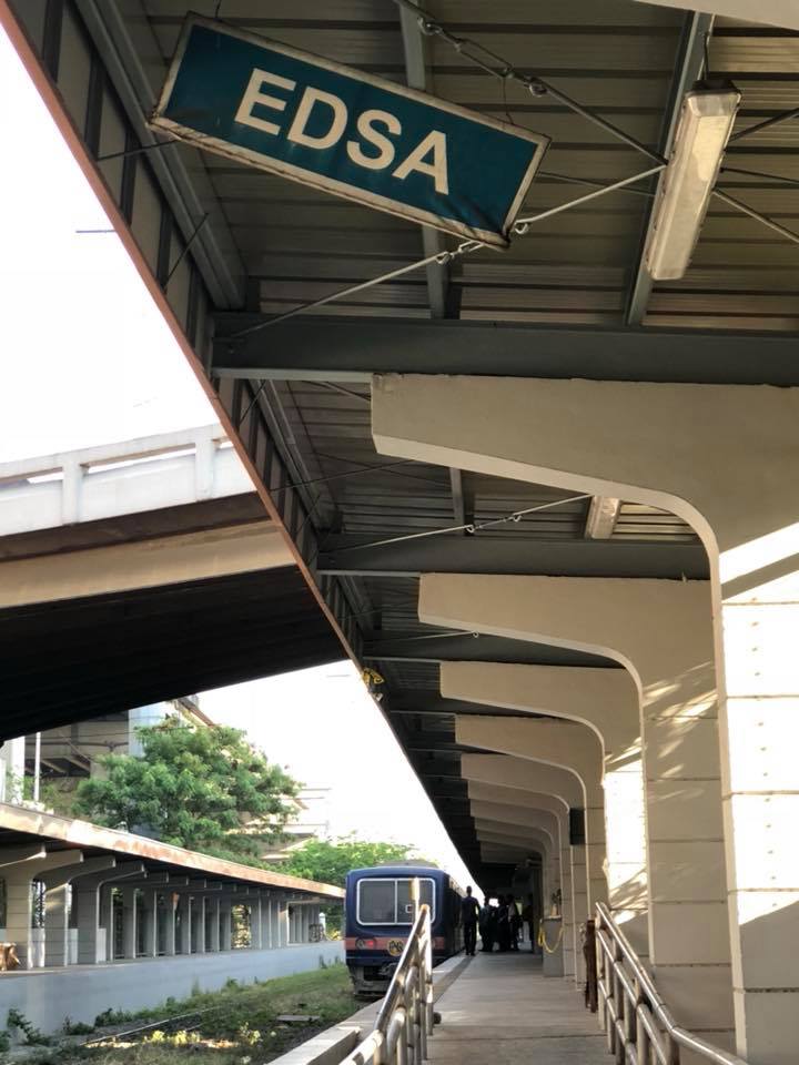 PNR EDSA Station « Caught (up) in traffic