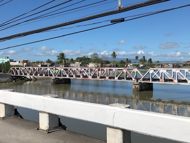 Railway bridges along the PNR Main Line South « Caught (up) in traffic