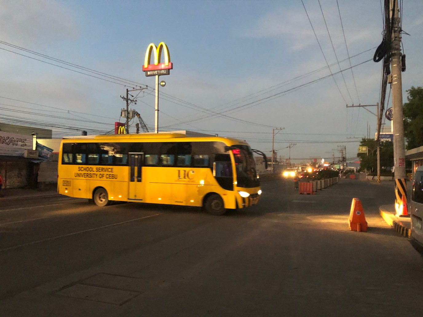 School shuttle bus service in Cebu « Caught (up) in traffic