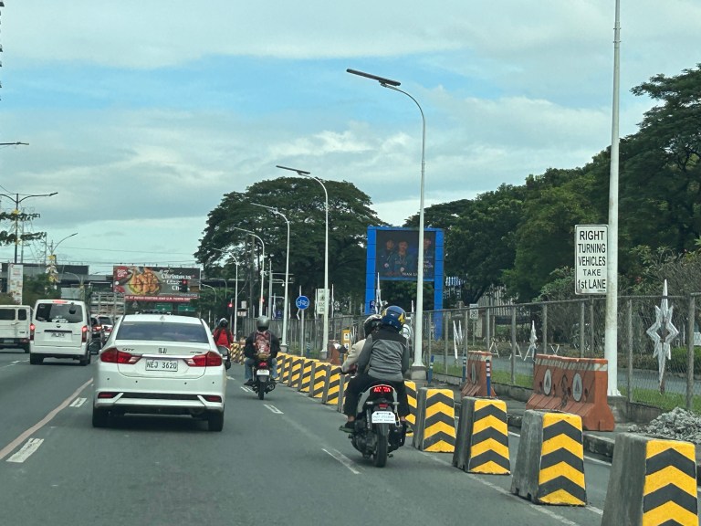 Quezon City’s bike lane barriers « Caught (up) in traffic