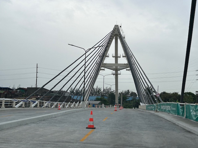 Circulo Verde Bridge « Caught (up) in traffic