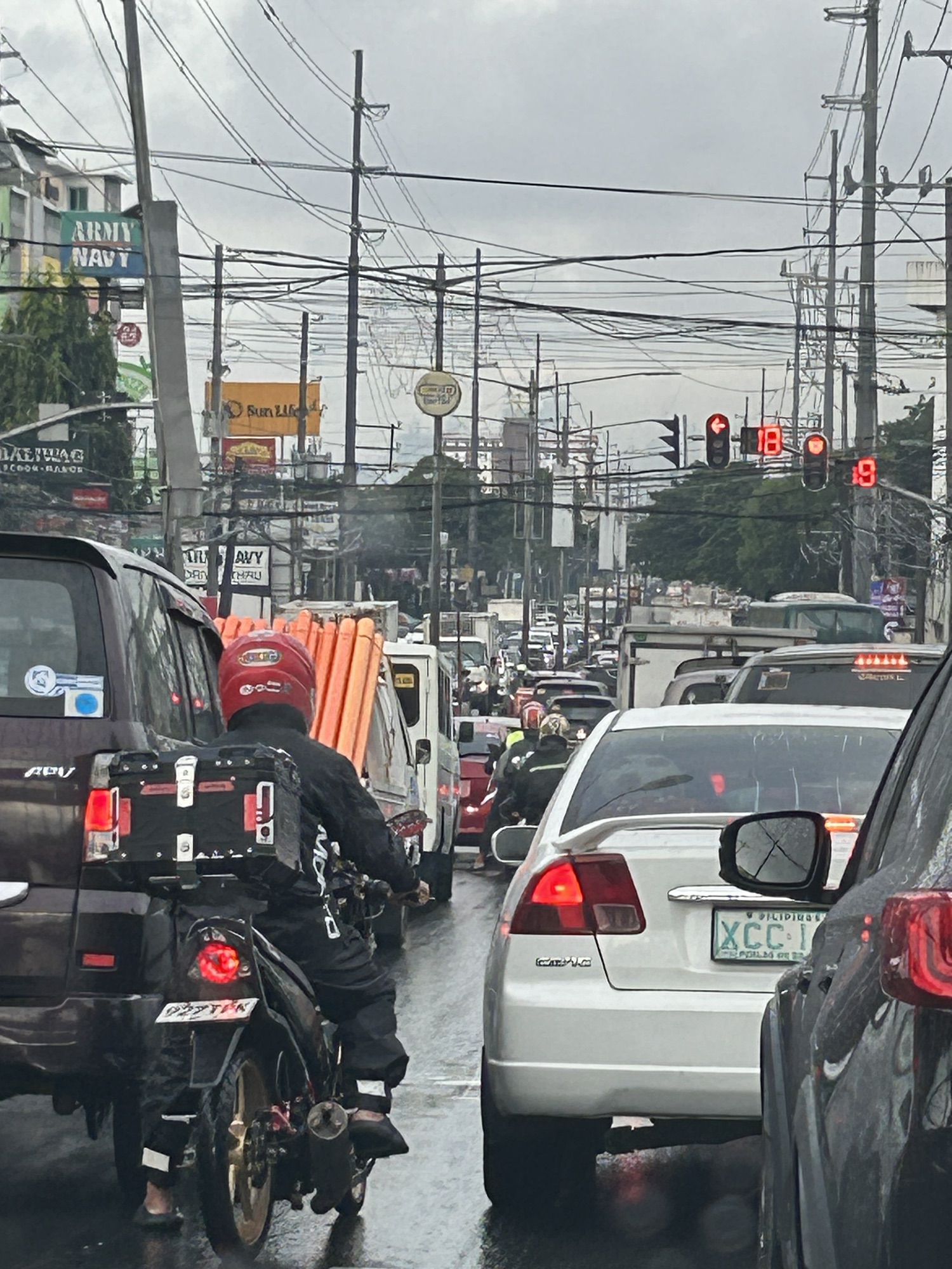 Maulan, ma-traffic « Caught (up) in traffic