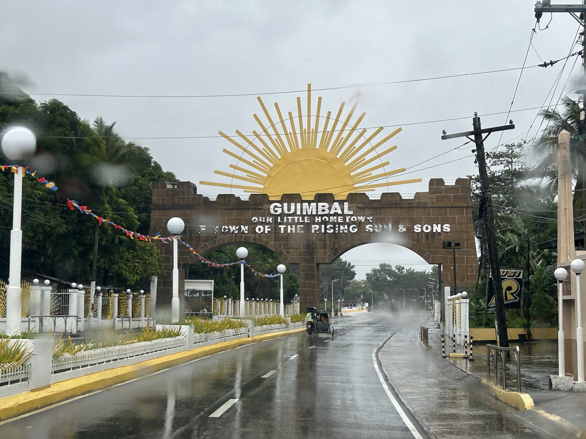 Welcome arch in Iloilo « Caught (up) in traffic