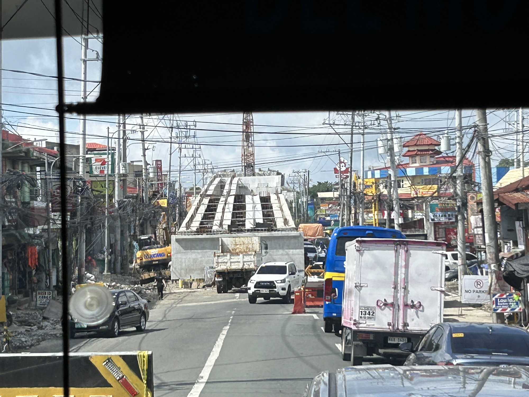 Congestion due to flyover construction: Tagaytay-Nasugbu Road – Part 1 ...
