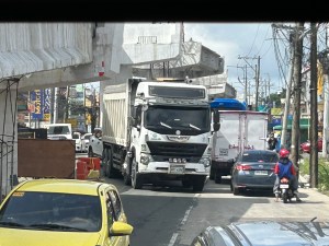 Congestion due to flyover construction: Tagaytay-Nasugbu Road – Part 1 ...