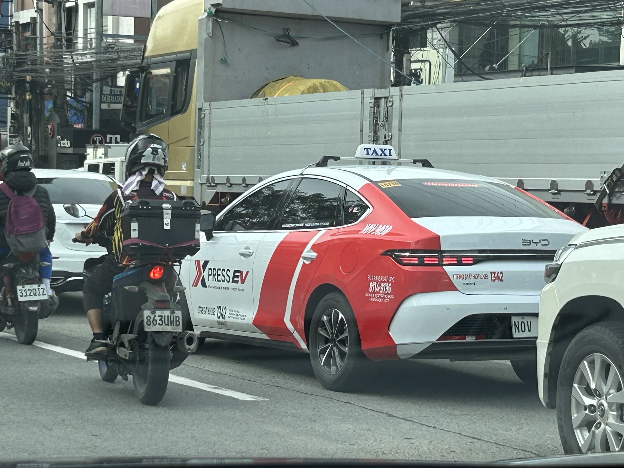 More electric vehicle taxis « Caught (up) in traffic